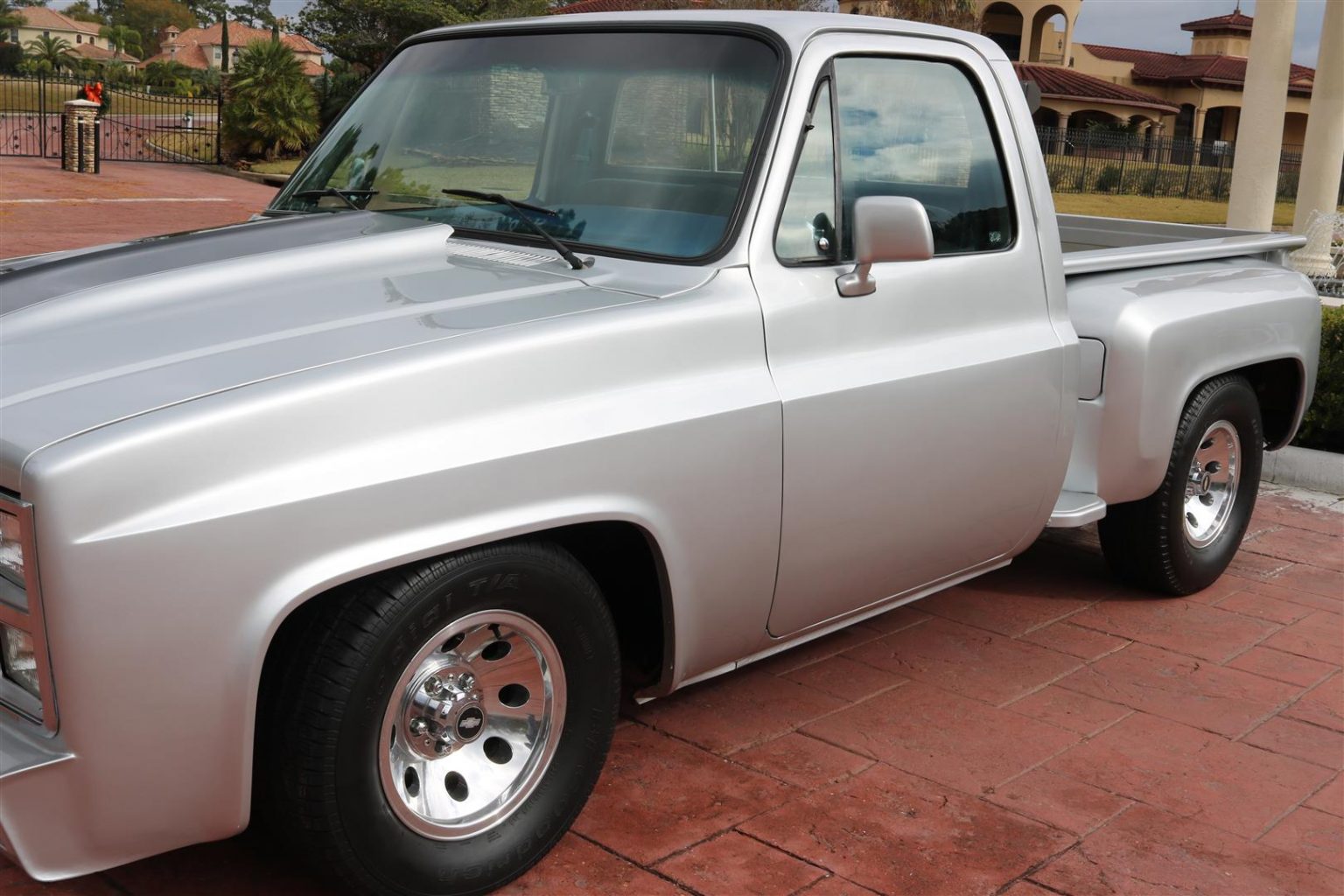 1981 GMC C1500 Sierra Classic RestoMod – Texas Trucks and Classics