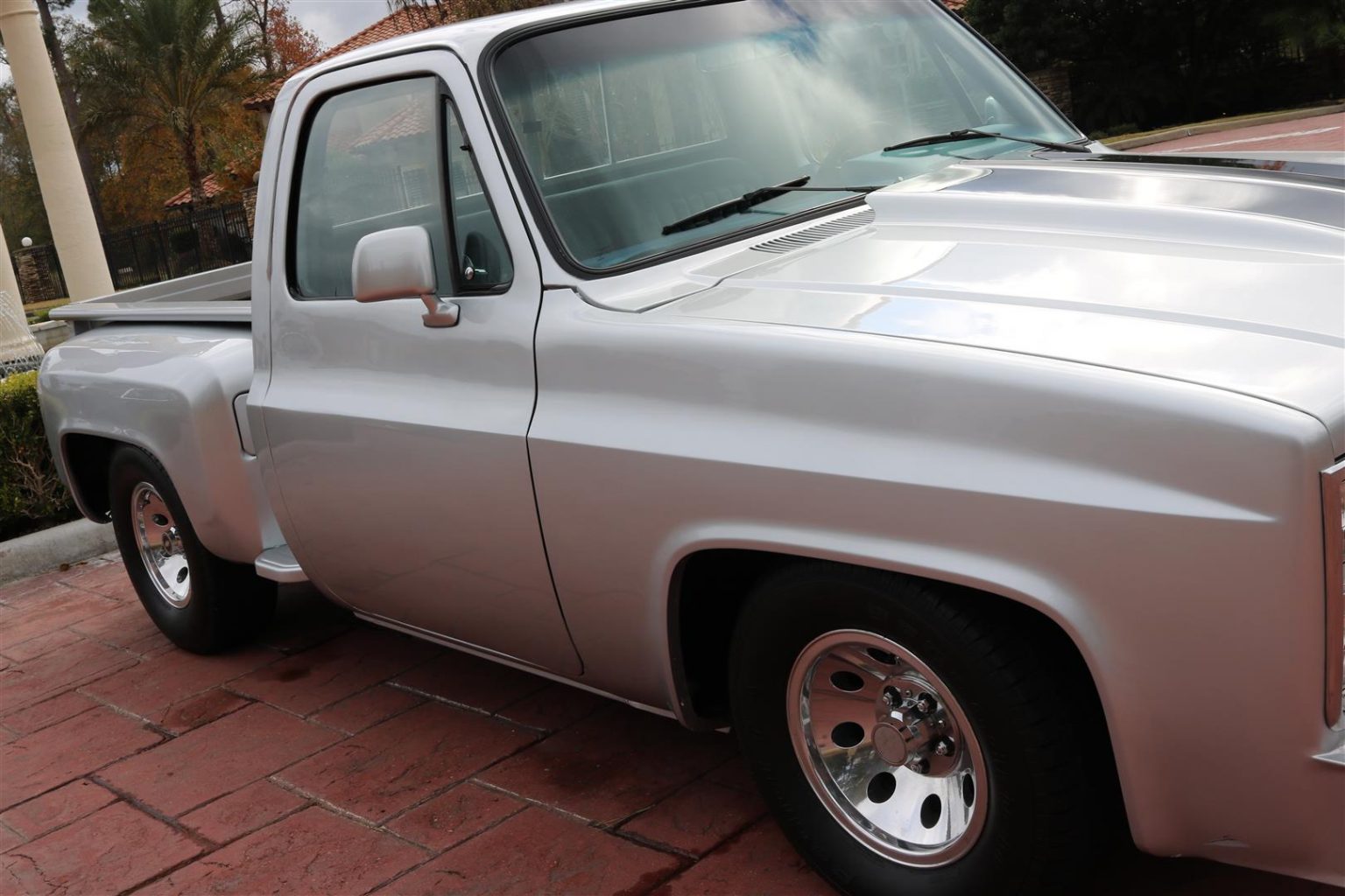 1981 GMC C1500 Sierra Classic RestoMod – Texas Trucks and Classics