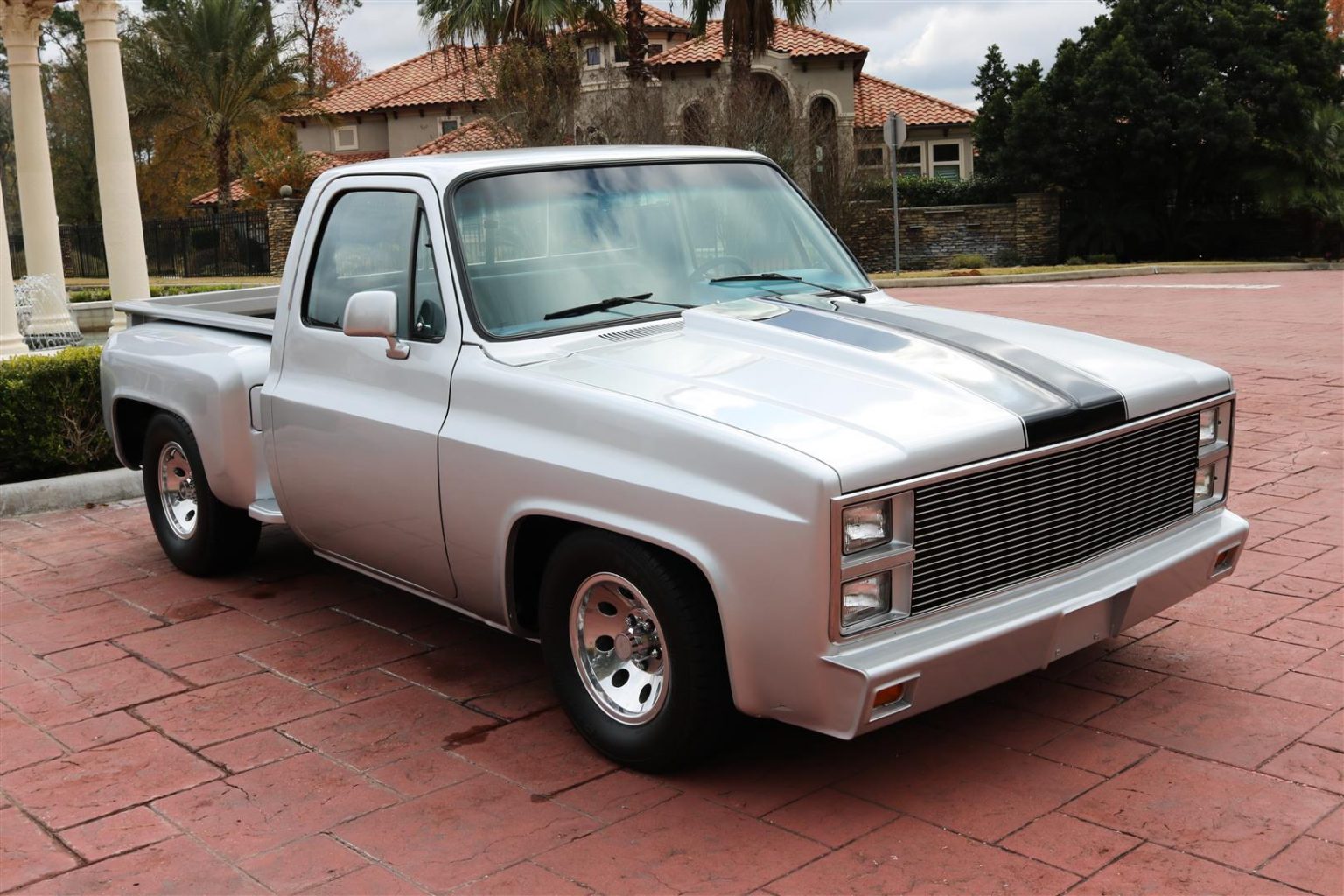 1981 GMC C1500 Sierra Classic RestoMod – Texas Trucks and Classics
