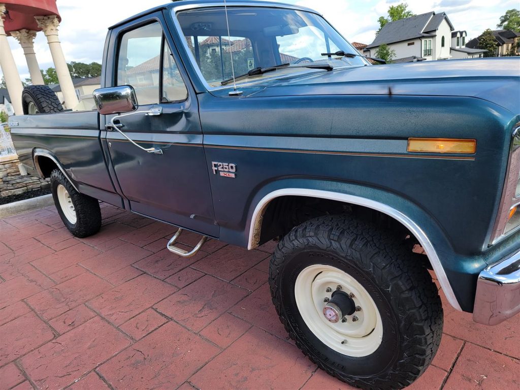1985 Ford F250XL Explorer – Texas Trucks and Classics