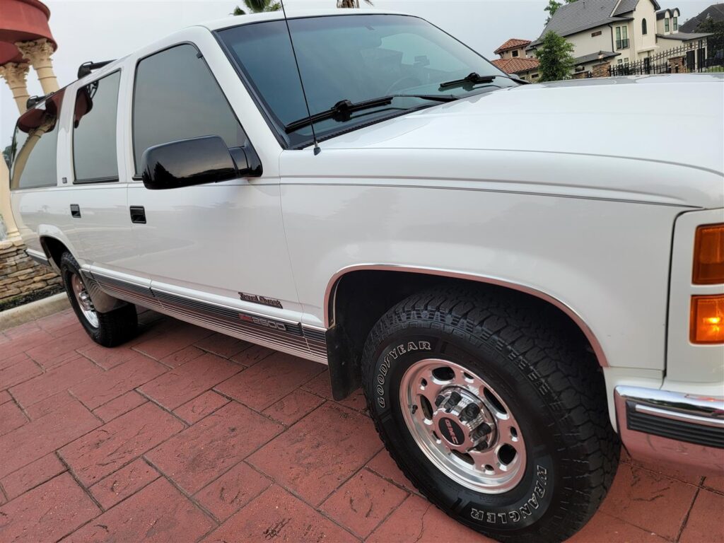 1994 GMC Suburban 2500 SLE – Travel Quest – Texas Trucks and Classics