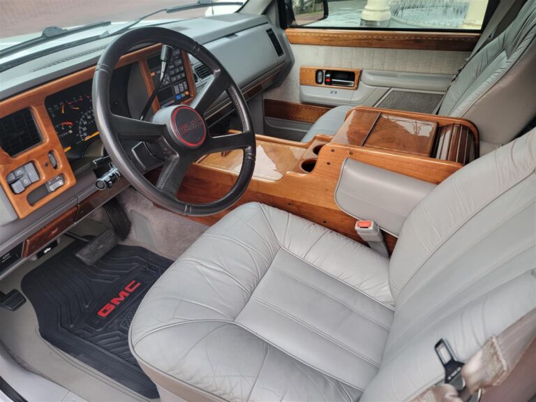 1994 GMC Suburban 2500 SLE – Travel Quest – Texas Trucks and Classics