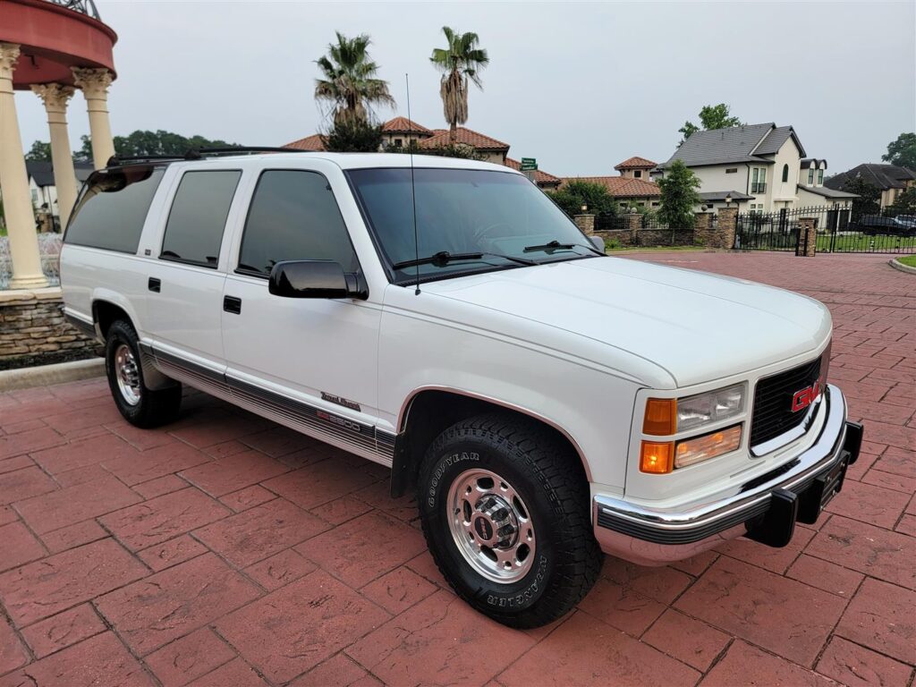 1994 GMC Suburban 2500 SLE – Travel Quest – Texas Trucks and Classics