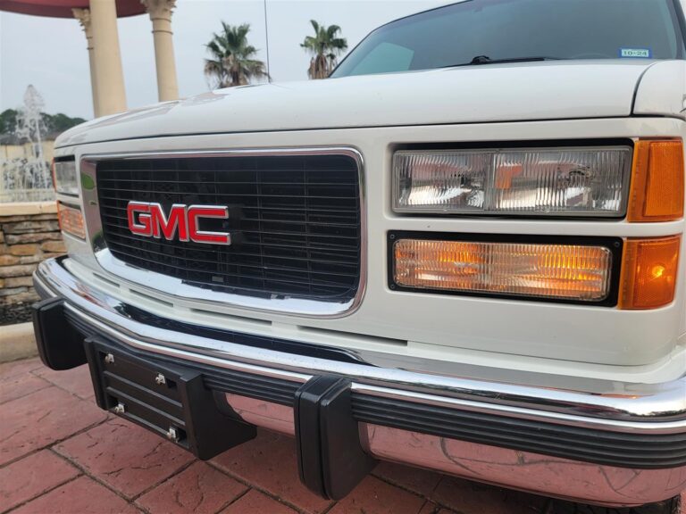 1994 GMC Suburban 2500 SLE – Travel Quest – Texas Trucks and Classics